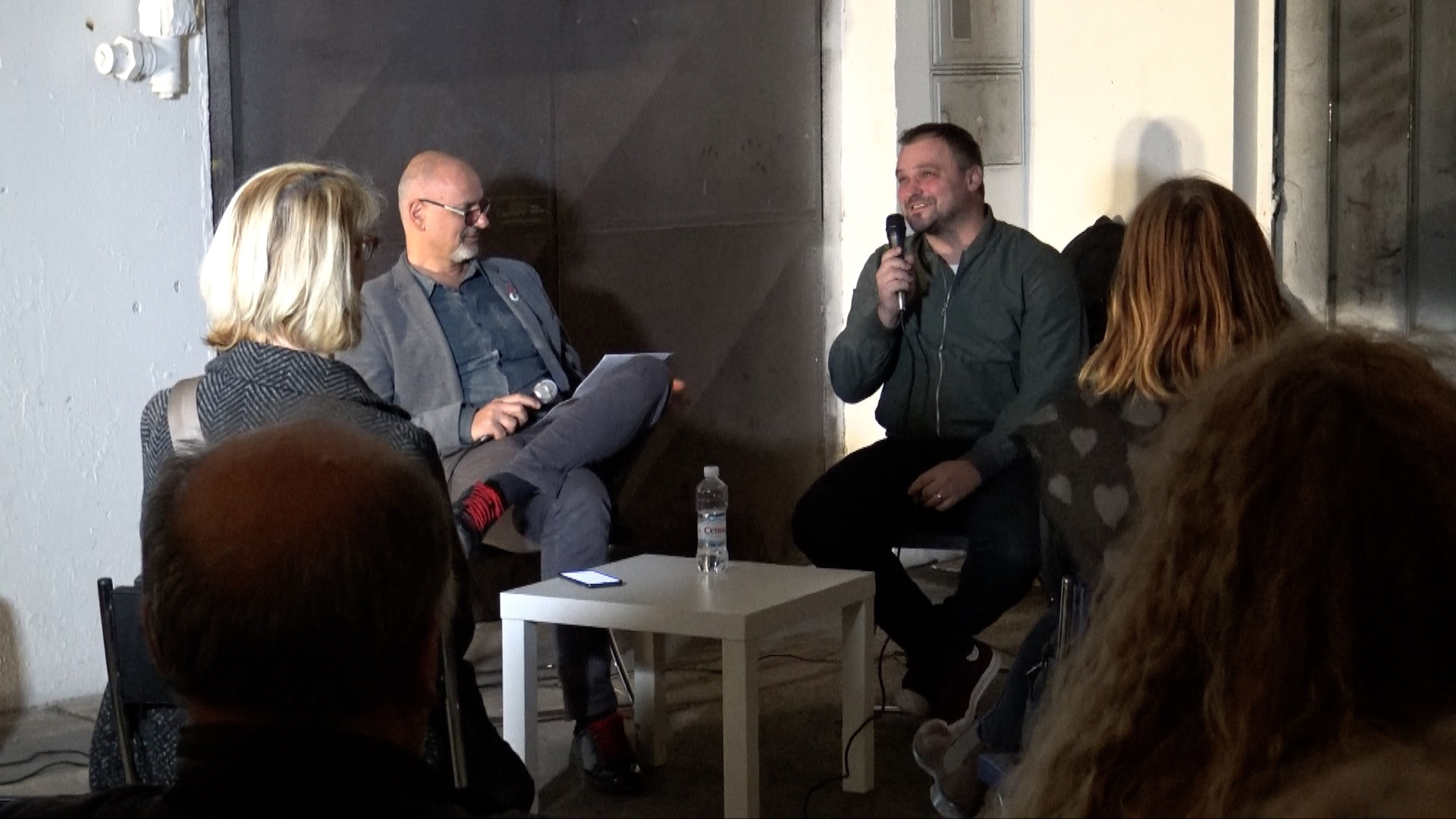 Knjiga u 'nezgodnim' škurinjskim garažama ugostila Kristiana Novaka ...