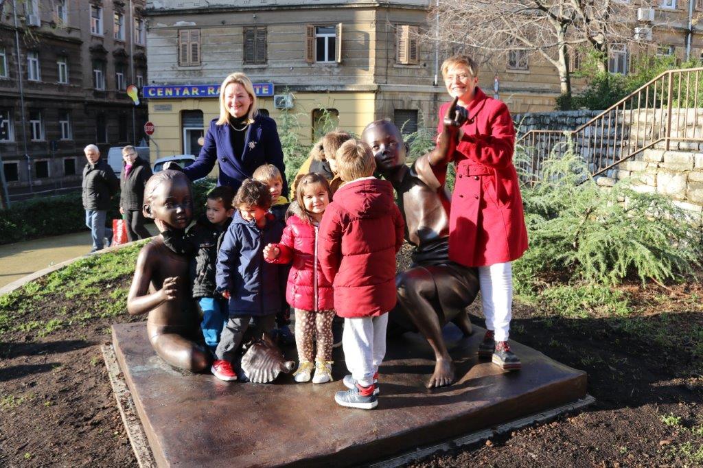 U parku Pomerio postavljena skulptura - simbol prijateljstva Rijeke i ...