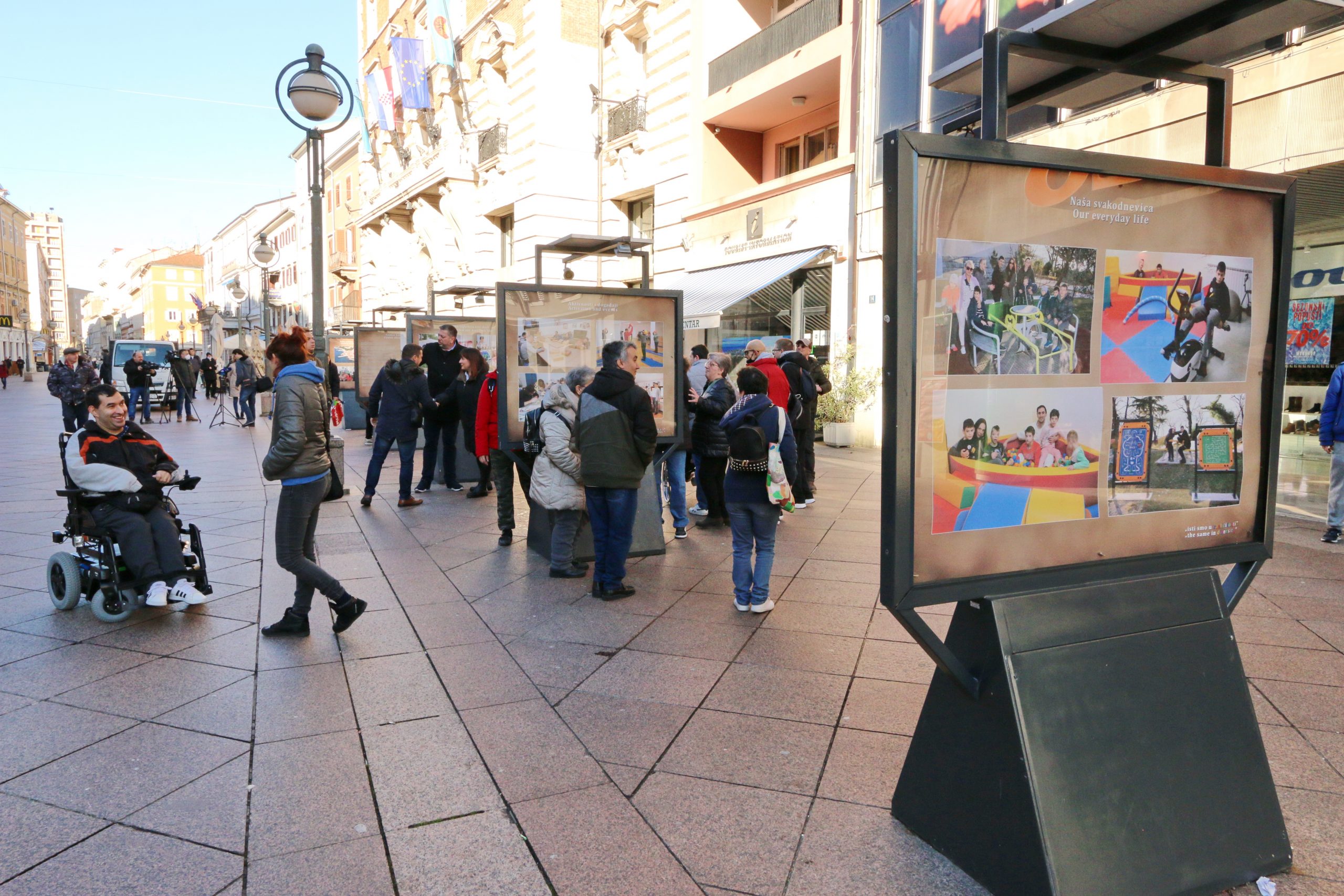 Centar za rehabilitaciju Rijeka na Korzu otvorio izložbu „Isti smo u različitosti“ - MojaRijeka
